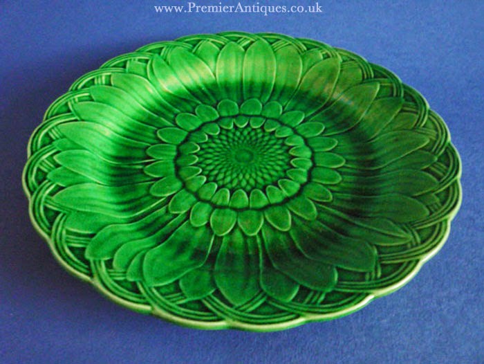 Premier Antiques: Wedgwood Green Majolica 'Sunflower' Plates Premier Antiques: Wedgwood Green Majolica 'Sunflower' Plates