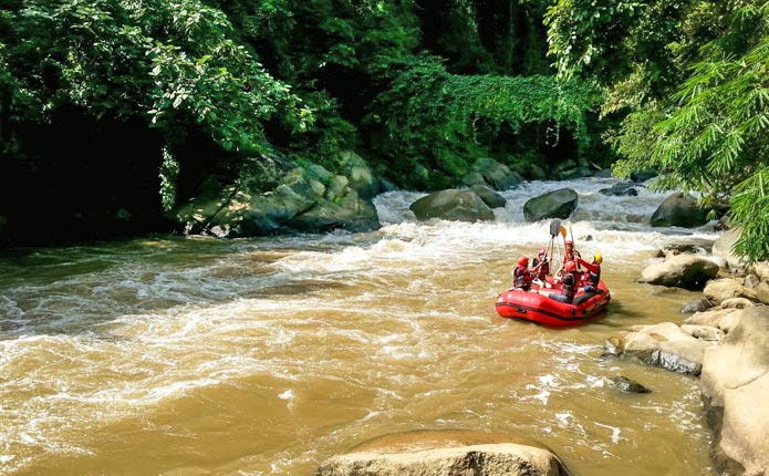 White water rafting Mae Taeng, fascinated by the charm of the river
