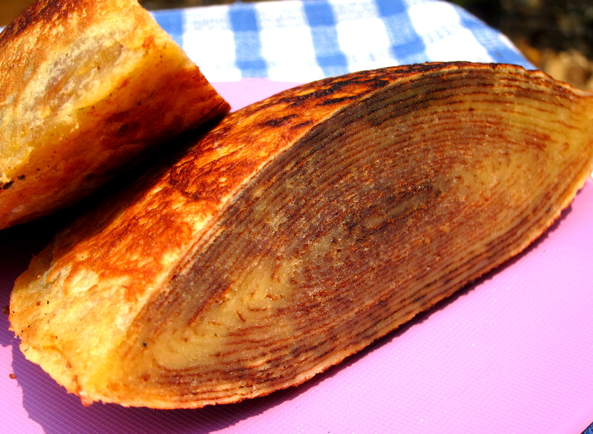 Travelholic: Kek jantung pisang : the origin of Sarawak's kek lapis?