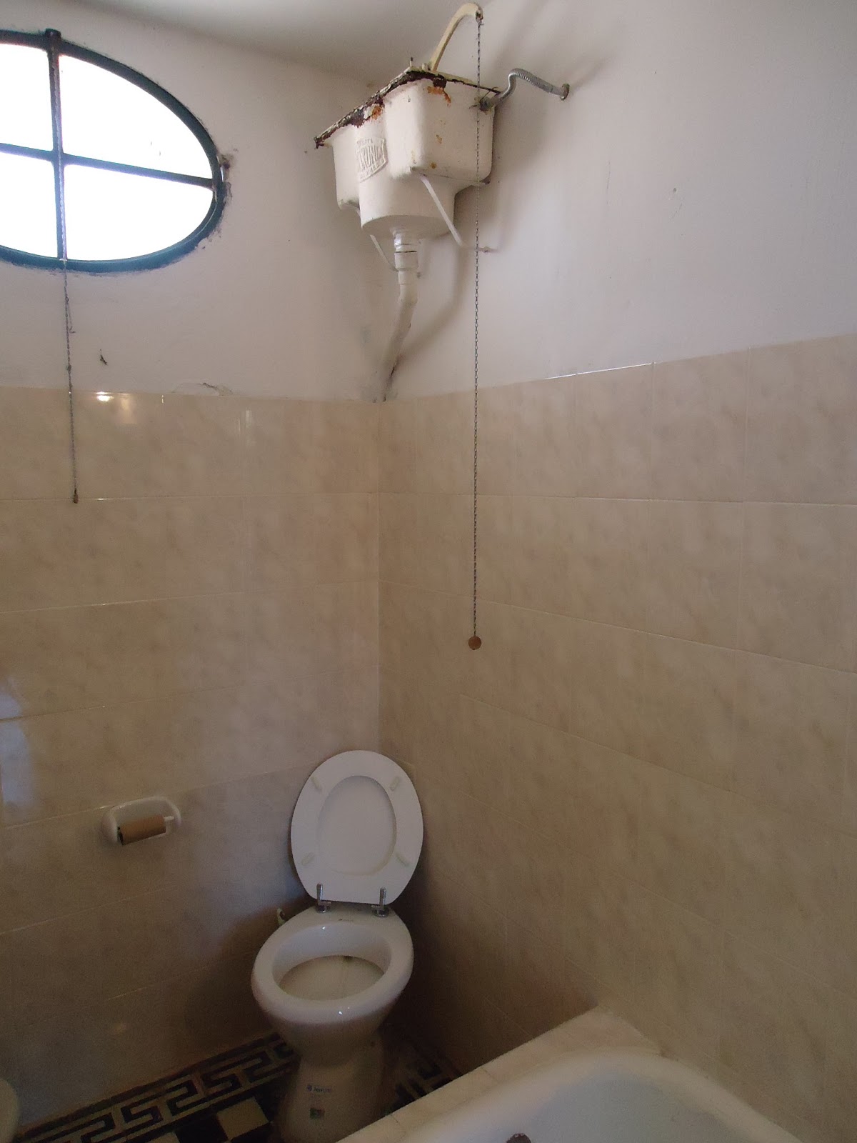 aventuras: Foreign Toilets