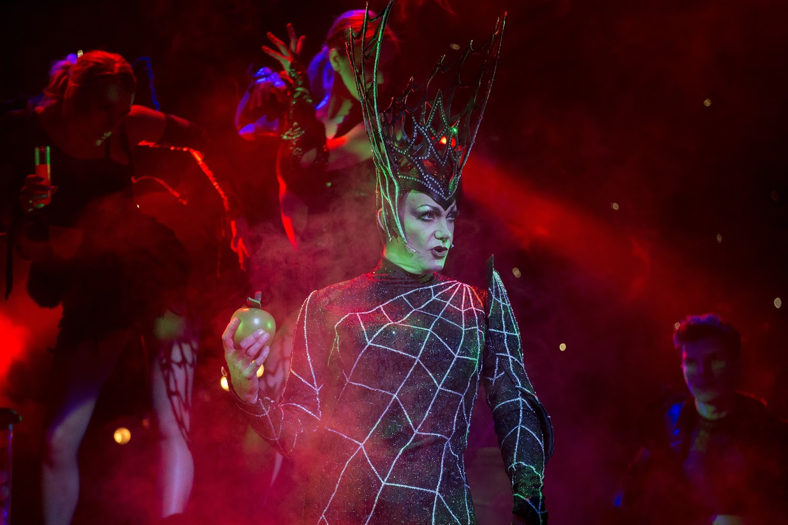 Snow White and the Seven Dwarfs Pantomime at Mayflower Theatre | Alice Anne