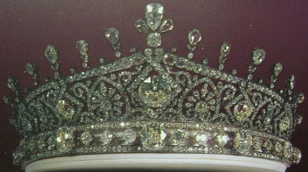 Tiara Mania: Empress Farah of Iran's Diamond Palmette Tiara