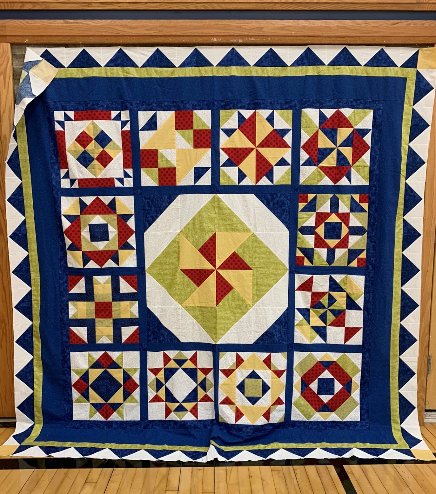 Because I say sew ;) : Patchwork Panache - top finished!