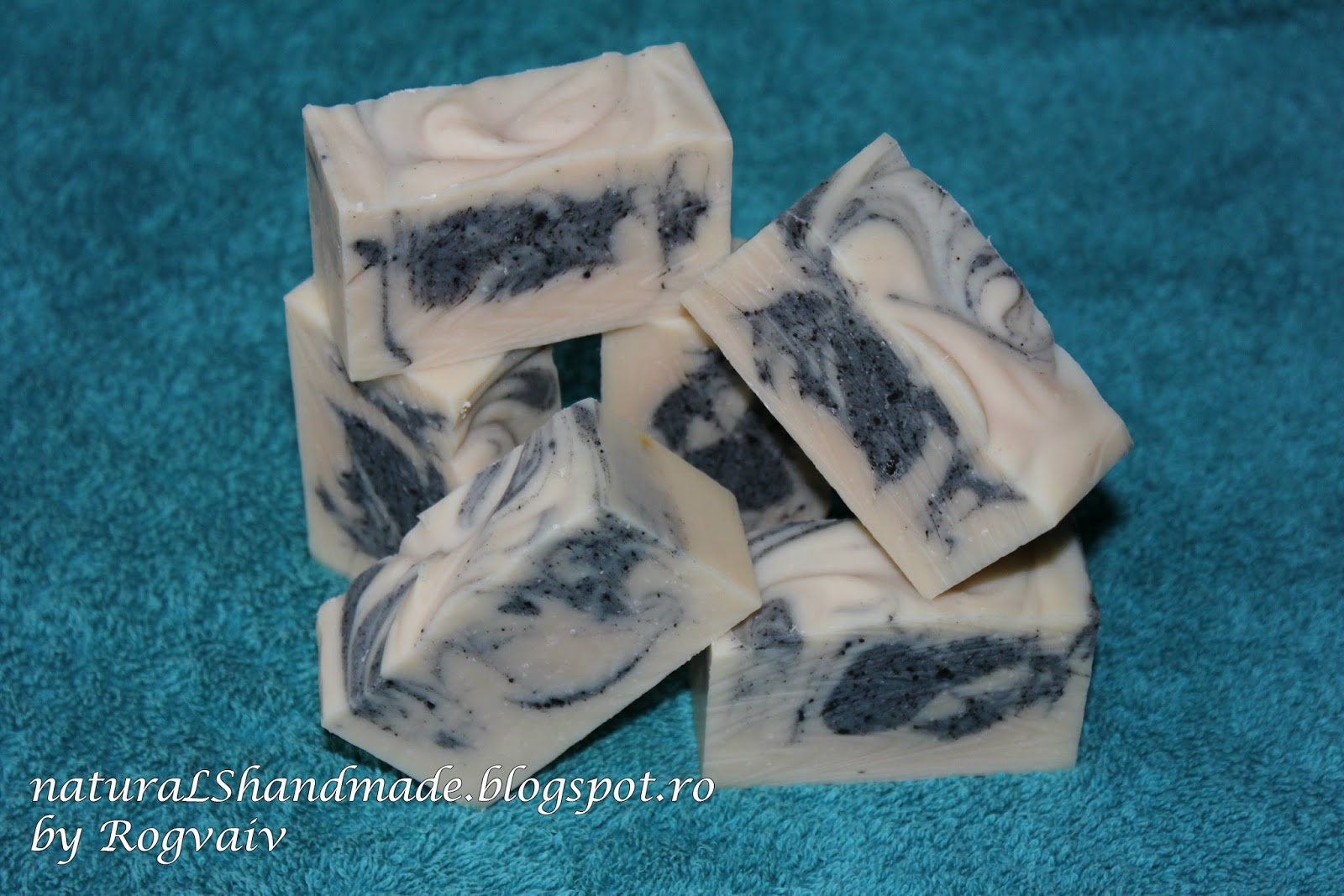 NHbyR: S4 - Sapun natural cu Carbune medicinal (vegan)