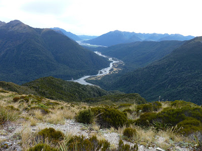 BlogRoddus: Rangi Tiapo/Kelly Tops 30th April-1st May 2011