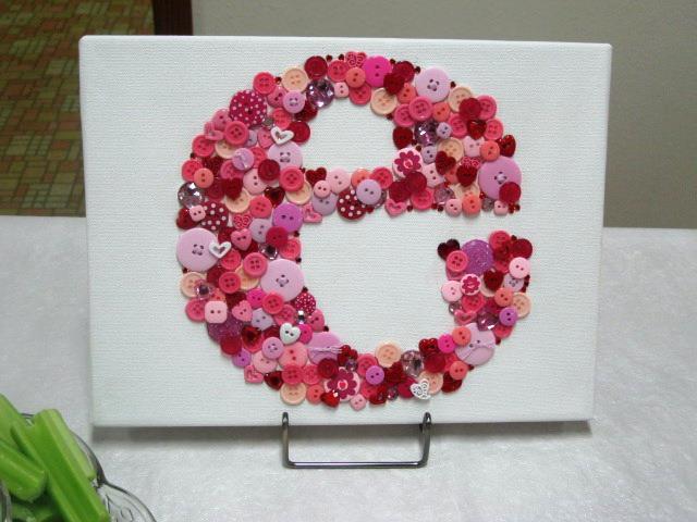 Becky's Buzzings: "e" Button Monogram Tutorial