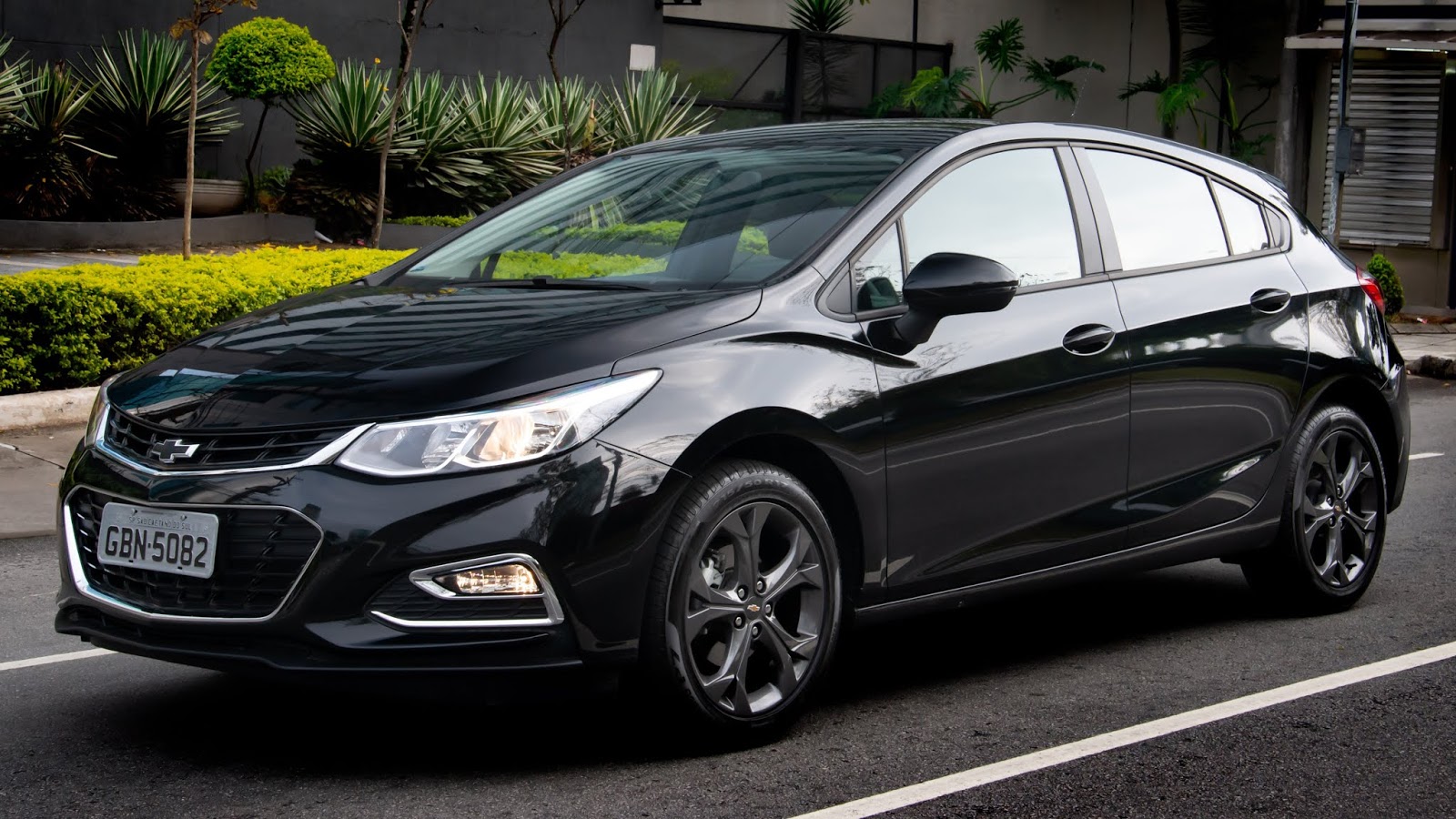 Chevrolet Cruze sedã e Sport6 estreiam série Bow Tie