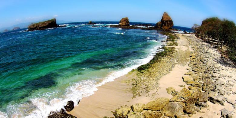 Papuma Beach Jember - Marine Nature Tourism