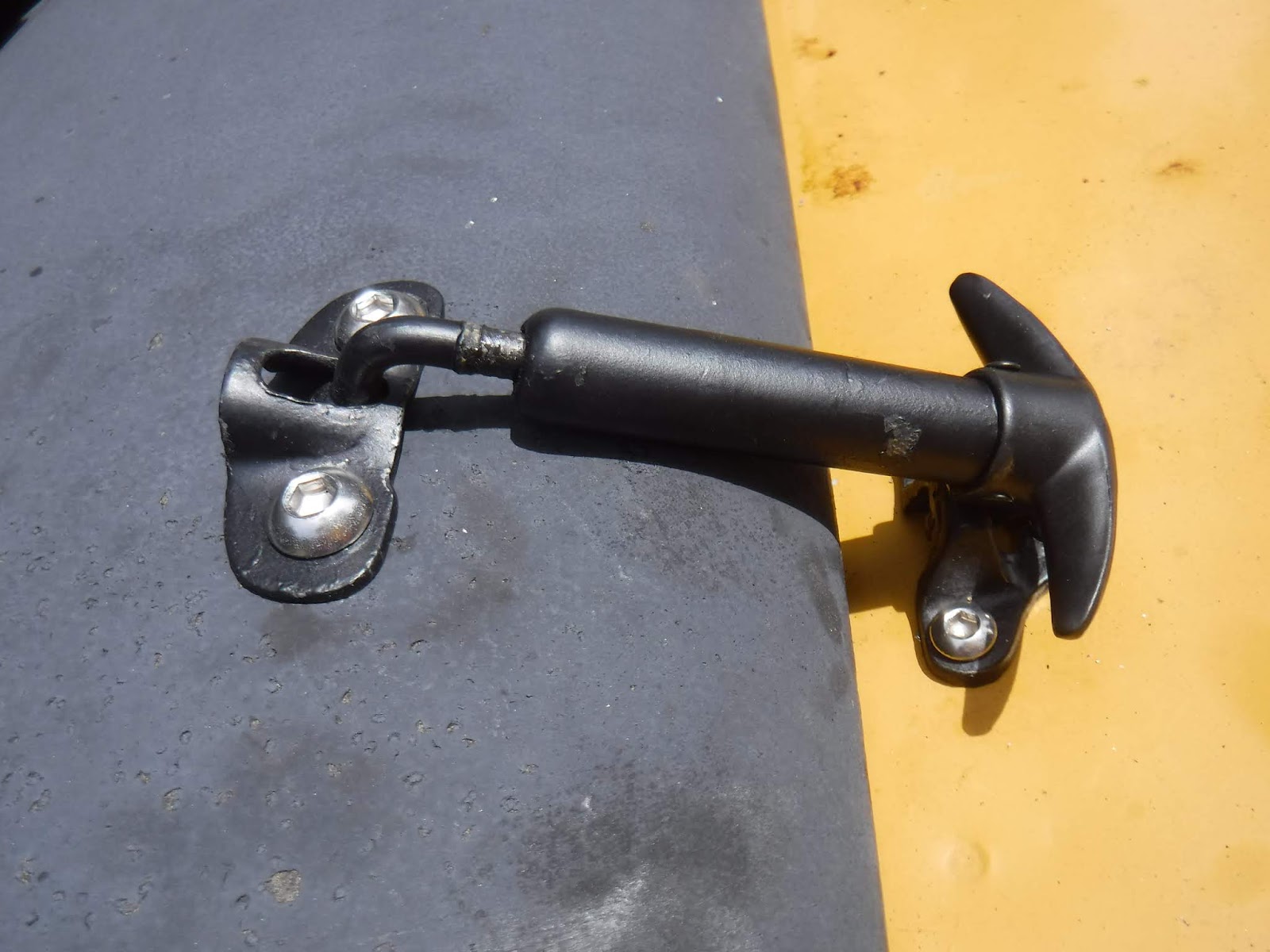 Genocache: Land Rover bonnet latch