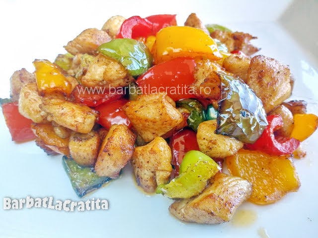 Piept de pui cu ardei la tigaie | Rețete BărbatLaCratiță