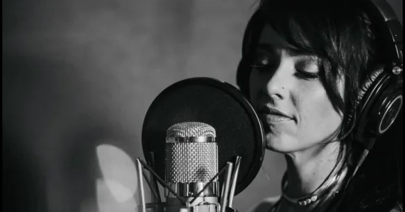 Hire Professional American English Voice Over Male & Female Artists ...