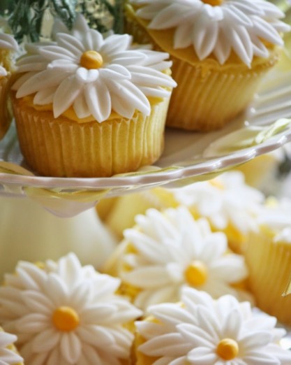 How to make Flower Cupcakes - 23 Delicious Cupcake Decoration Tutorials