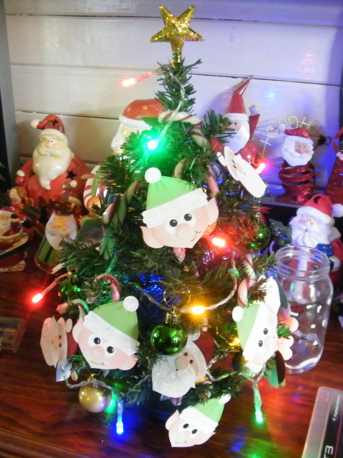 Valita's Creative Designs : Santa & his Elf punch art