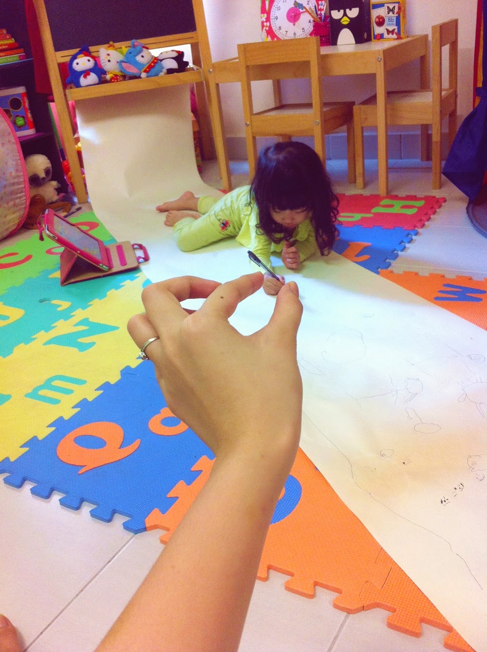 Faraedys: Hobi melukis / menconteng.