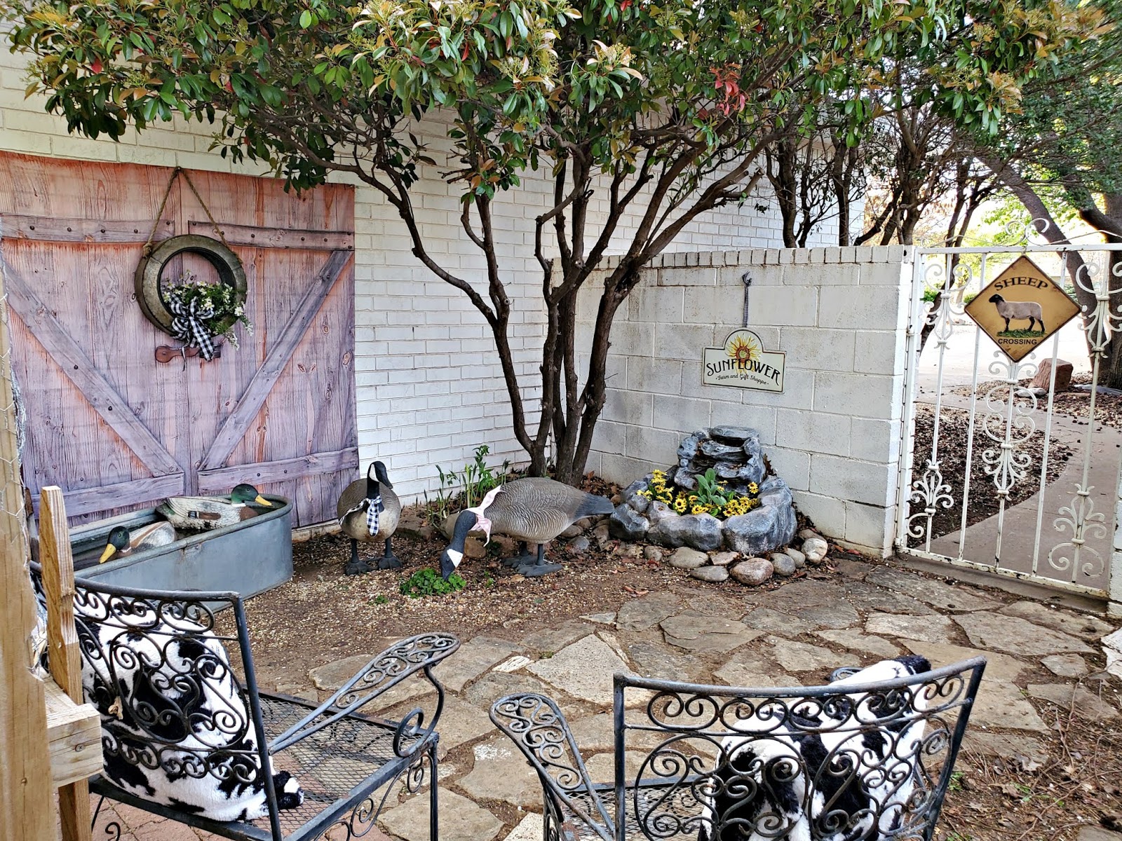 Penny's Vintage Home: Some New Personality for a Neglected area of the Yard