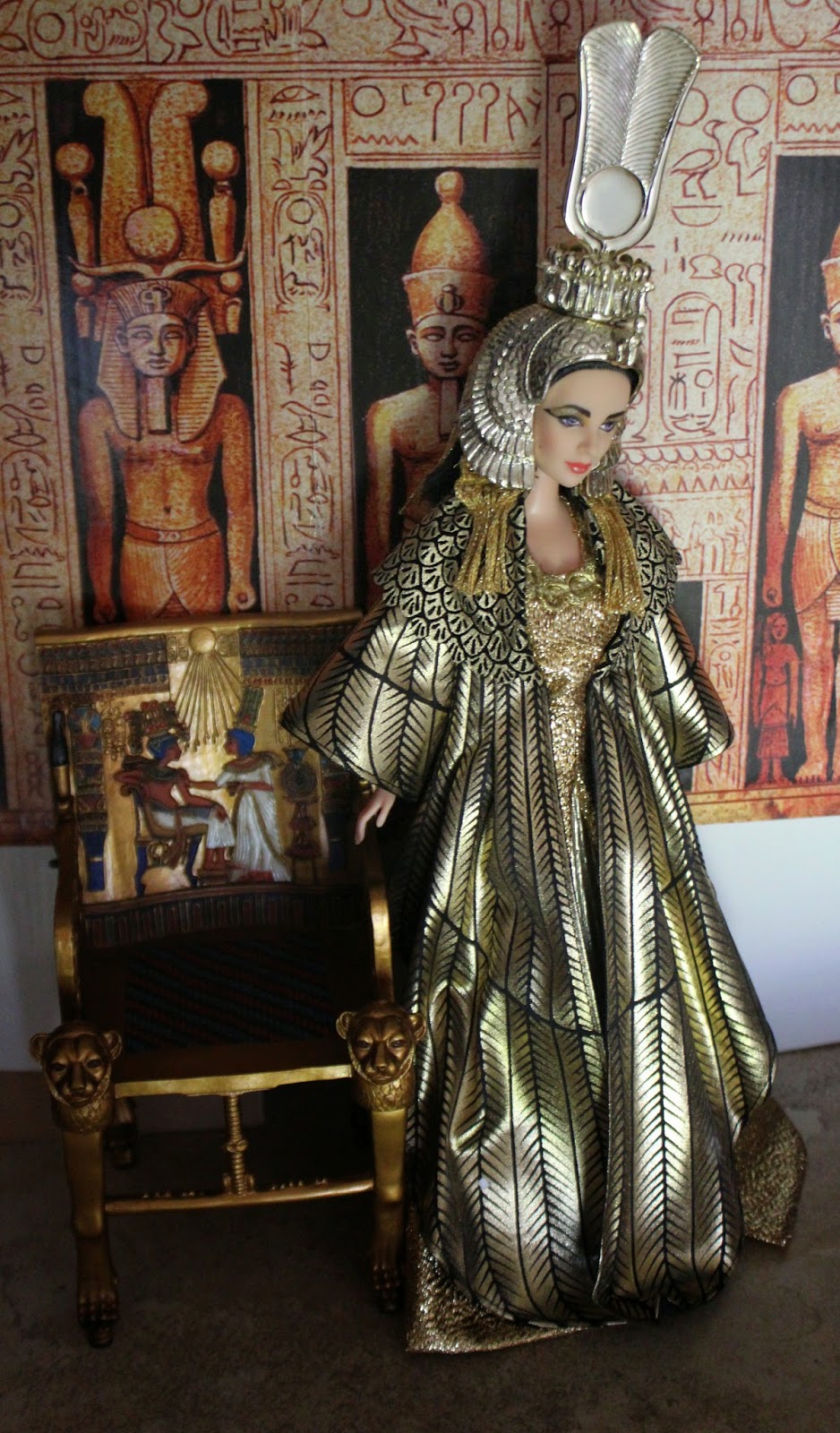 PLANET OF THE DOLLS: Doll-A-Day 158: Elizabeth Taylor as Cleopatra