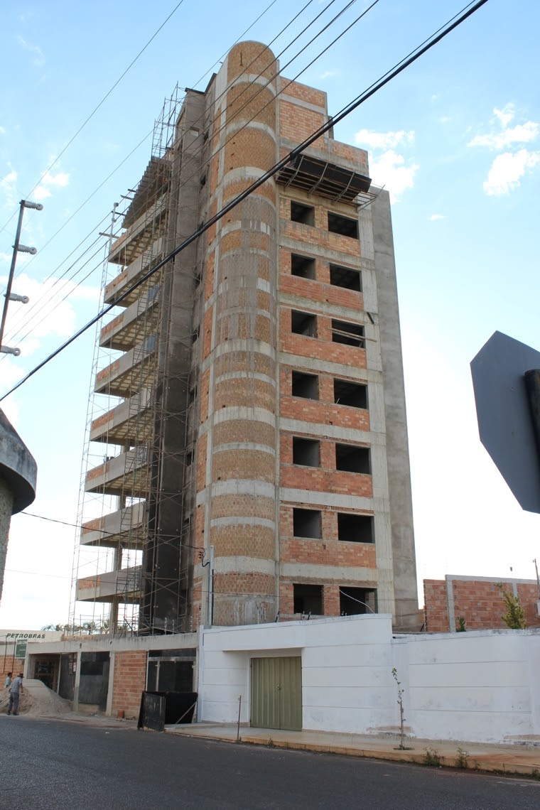 Paulo José - Atelier de arquitetura: Prédio em construção na rua Amazonas.