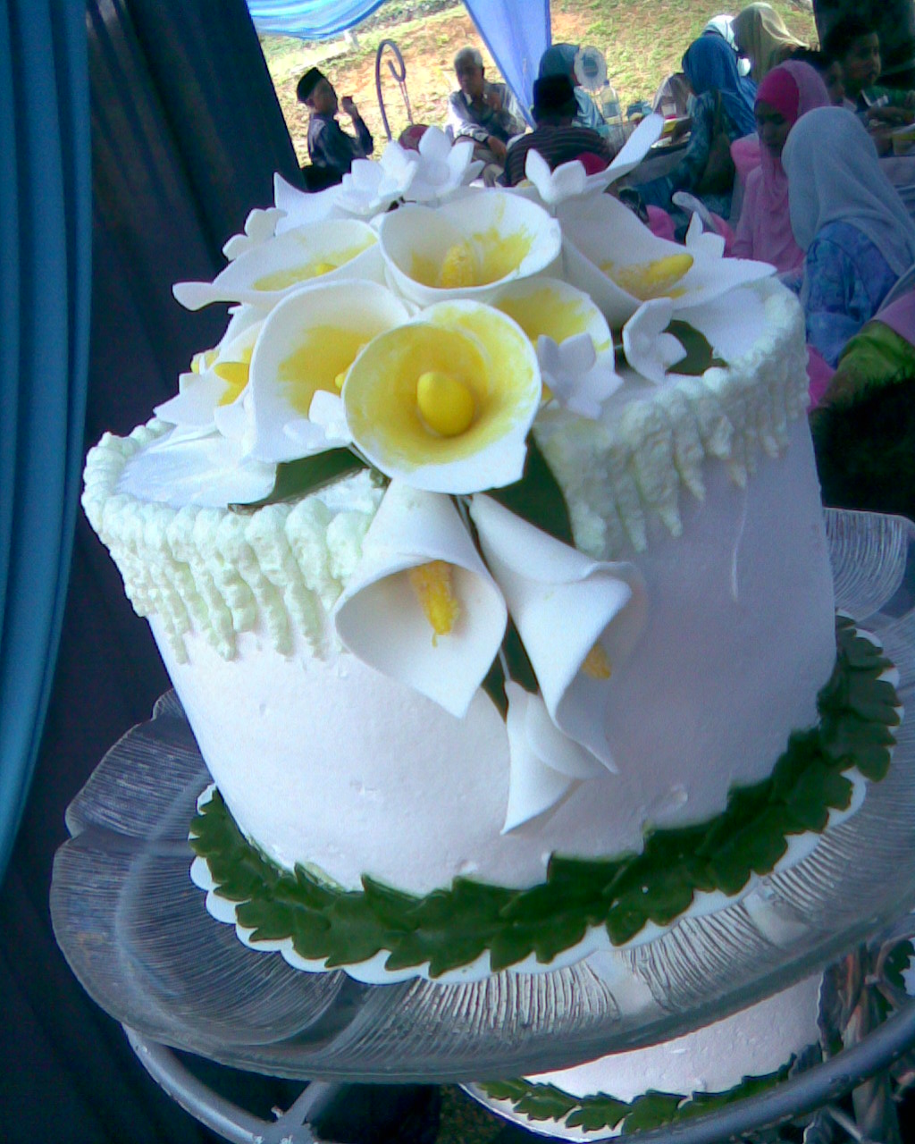 jujucupcakes: Calla Lily Wedding Cake