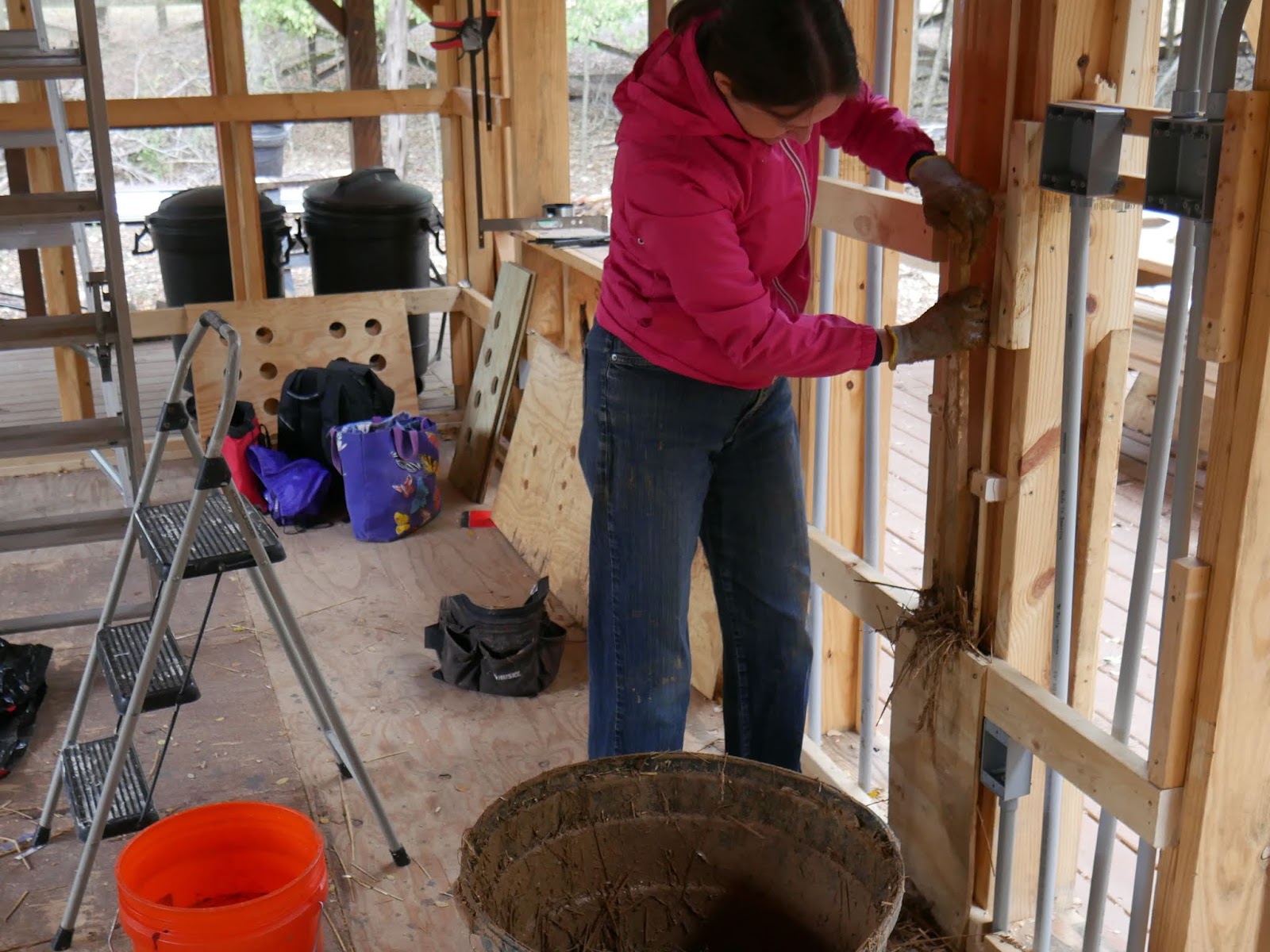 Light Straw Clay Construction: The Orientation – Offgridburbia