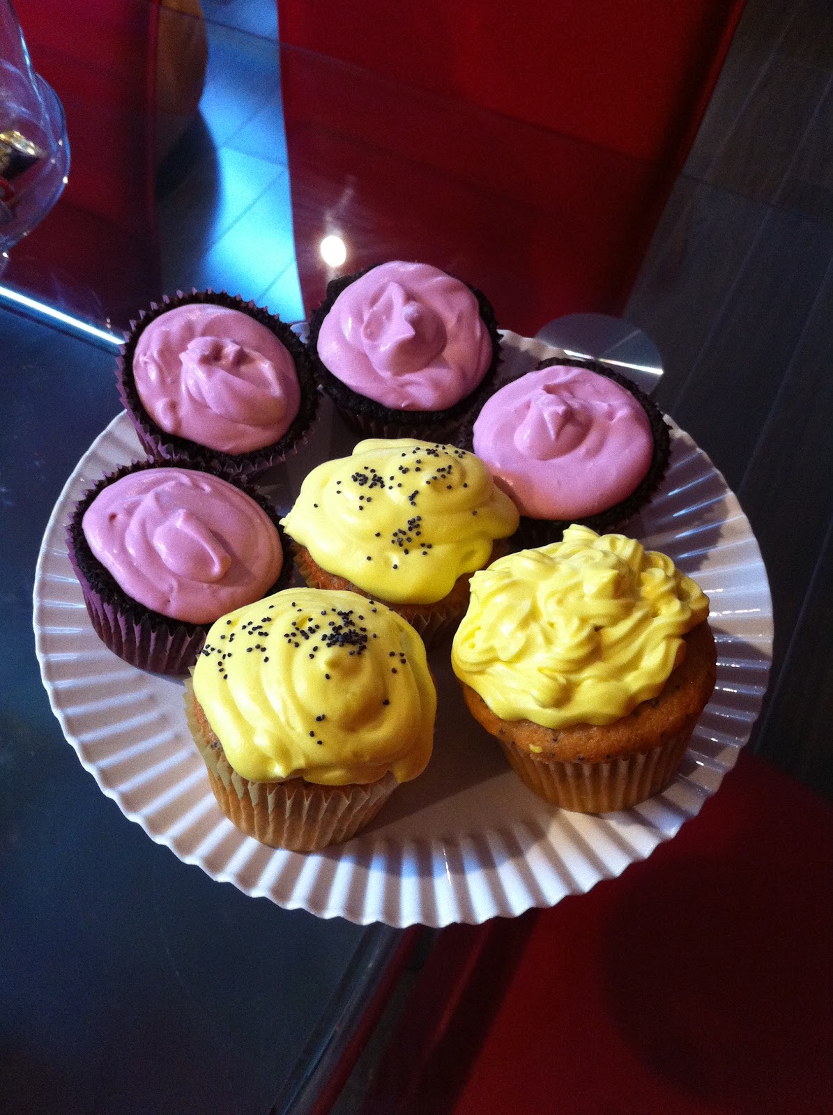 doi-pisoi: Briose colorate