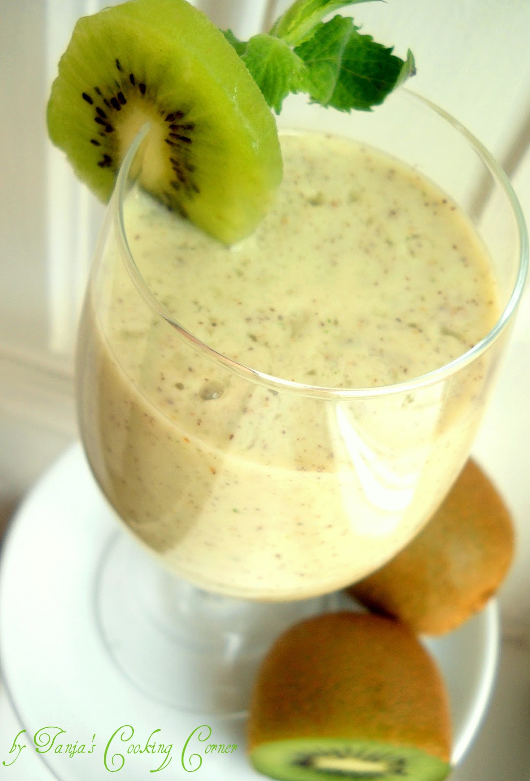 Tanjas Cooking Corner: Summer Kiwi Shake