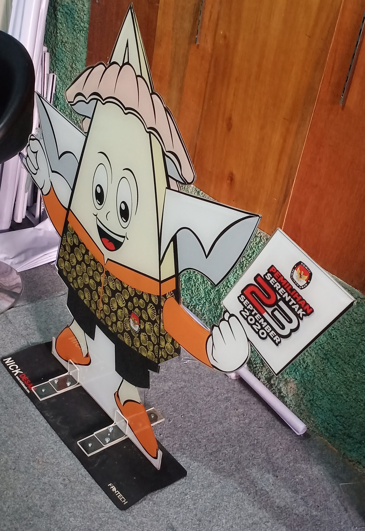 Standing Maskot KPU Ukuran Besar Akrilik - Percetakan Tanjungbalai ...