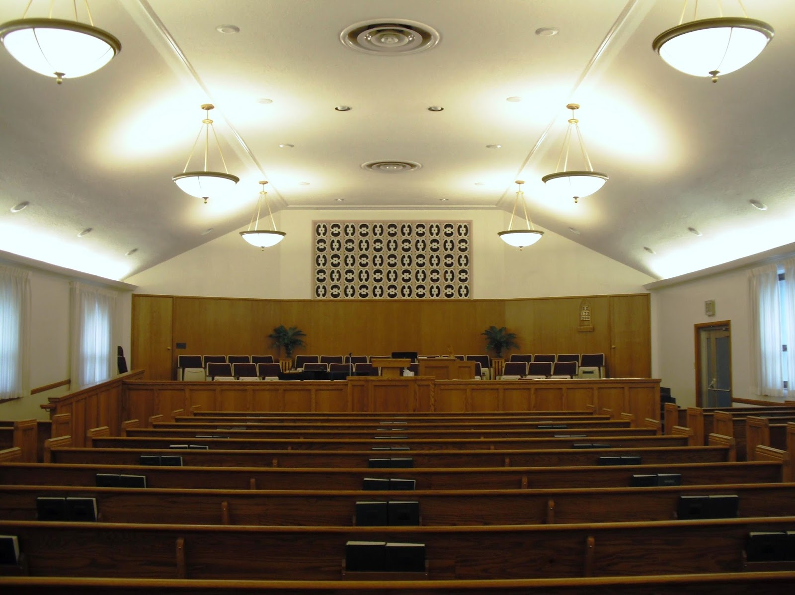 Historic LDS Architecture: Stratford Ward: Chapel Interior