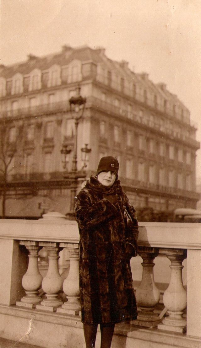 30 Beautiful Photos Capture the ’20s Women in Fur Coats ~ Vintage Everyday