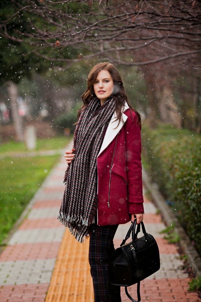 BERRY COAT AND SNOW | TIE BOW-TIE