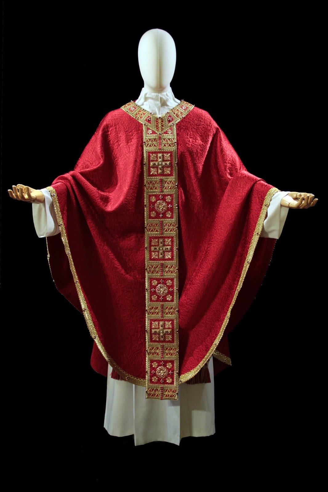 Medieval and Baroque Inspired Vestments from Atelier LAVS ~ Liturgical ...