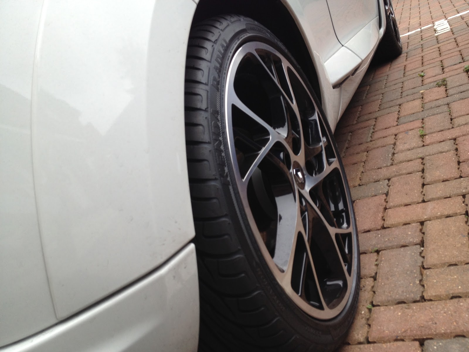 Renault Megane III - Project Blog: Installed 19" RS Speedline STEEV wheels