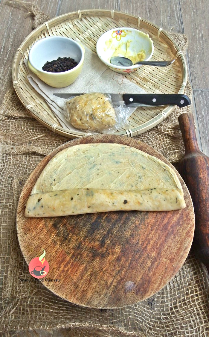 Tikoni Methi Mathri | Methi Nimki | Fenugreek flavored Indian Fried ...