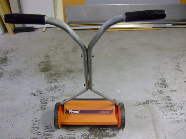 Freecycle BNE North: TAKEN: Flymo Hand Mower