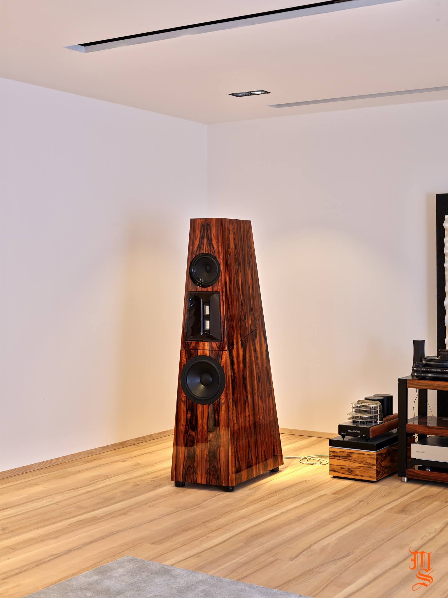 KAISER ACOUSTICS GRANDE PHOTOS – M & S | Ultimate High-Fidelity