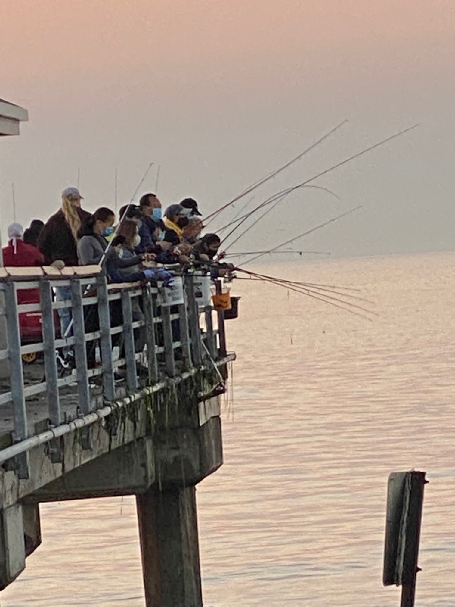 Shoreline Area News: Very crowded fishing pier in Edmonds