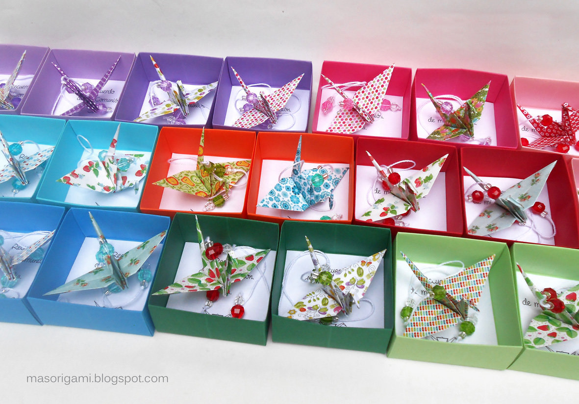 mas origami: Cajas de origami multicolor para la Comunión de Julia