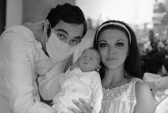 Beautiful Photos of Joan Collins and Her Husband Anthony Newley During ...