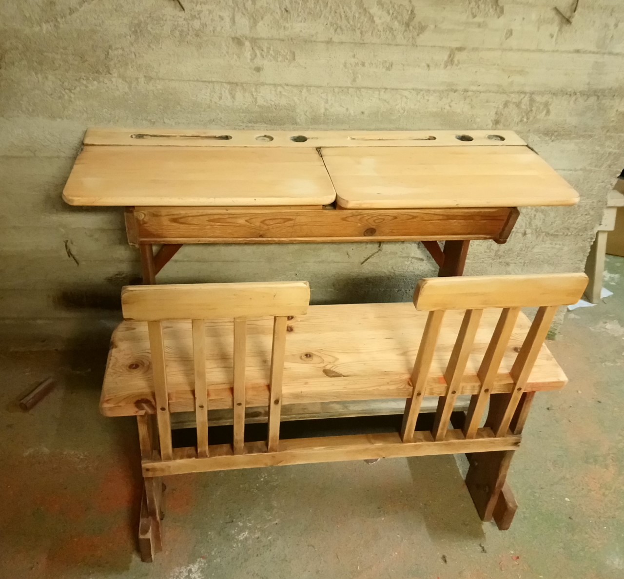 Nappikuja 6: Vanha pulpetti uuteen maaliin