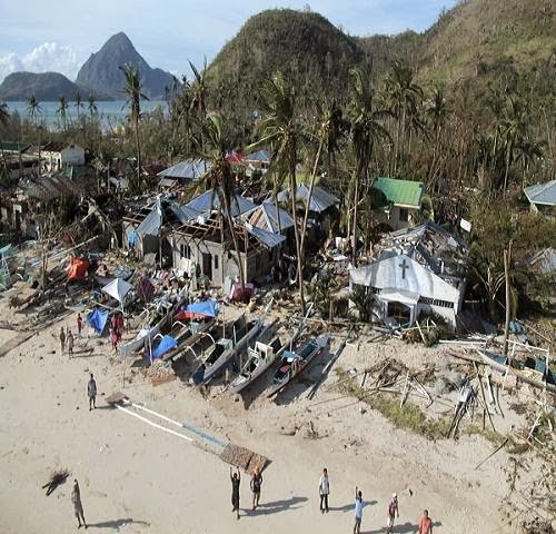 World's strongest Typhoon Haiyan (Yolanda) kills 4,000 in Philippines!