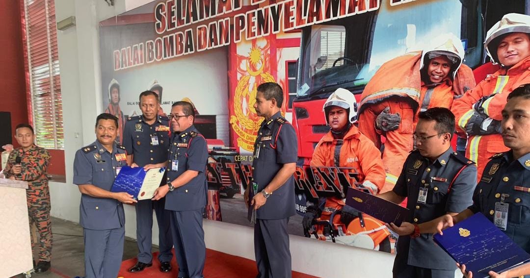 Penyerahan Sijil CHAMPION EKSA ~ BALAI BOMBA DAN PENYELAMAT RAWANG