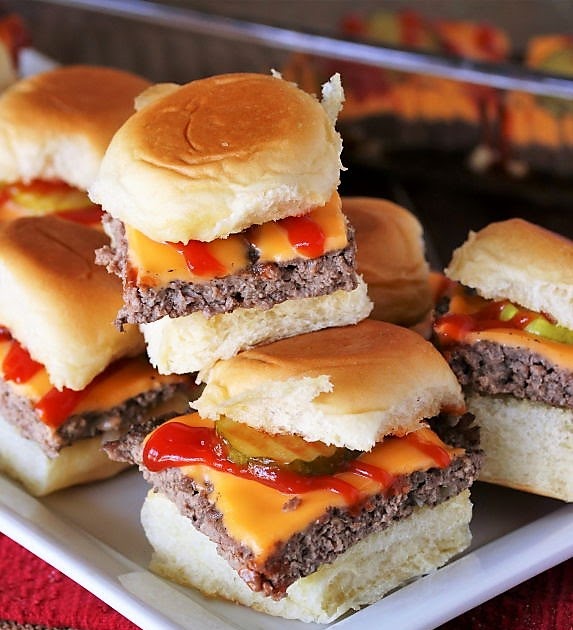 Easy Cheeseburger Sliders | The Kitchen is My Playground