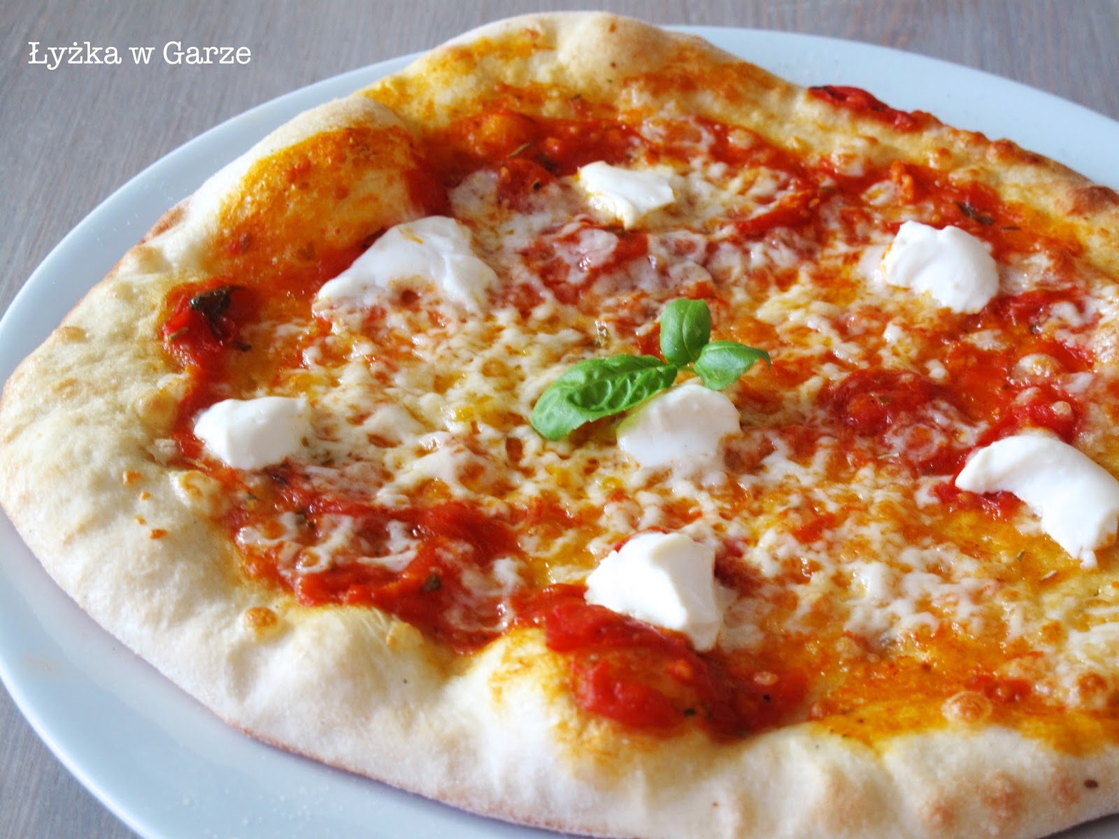 Łyżka w Garze: Pizza Margherita z mascarpone