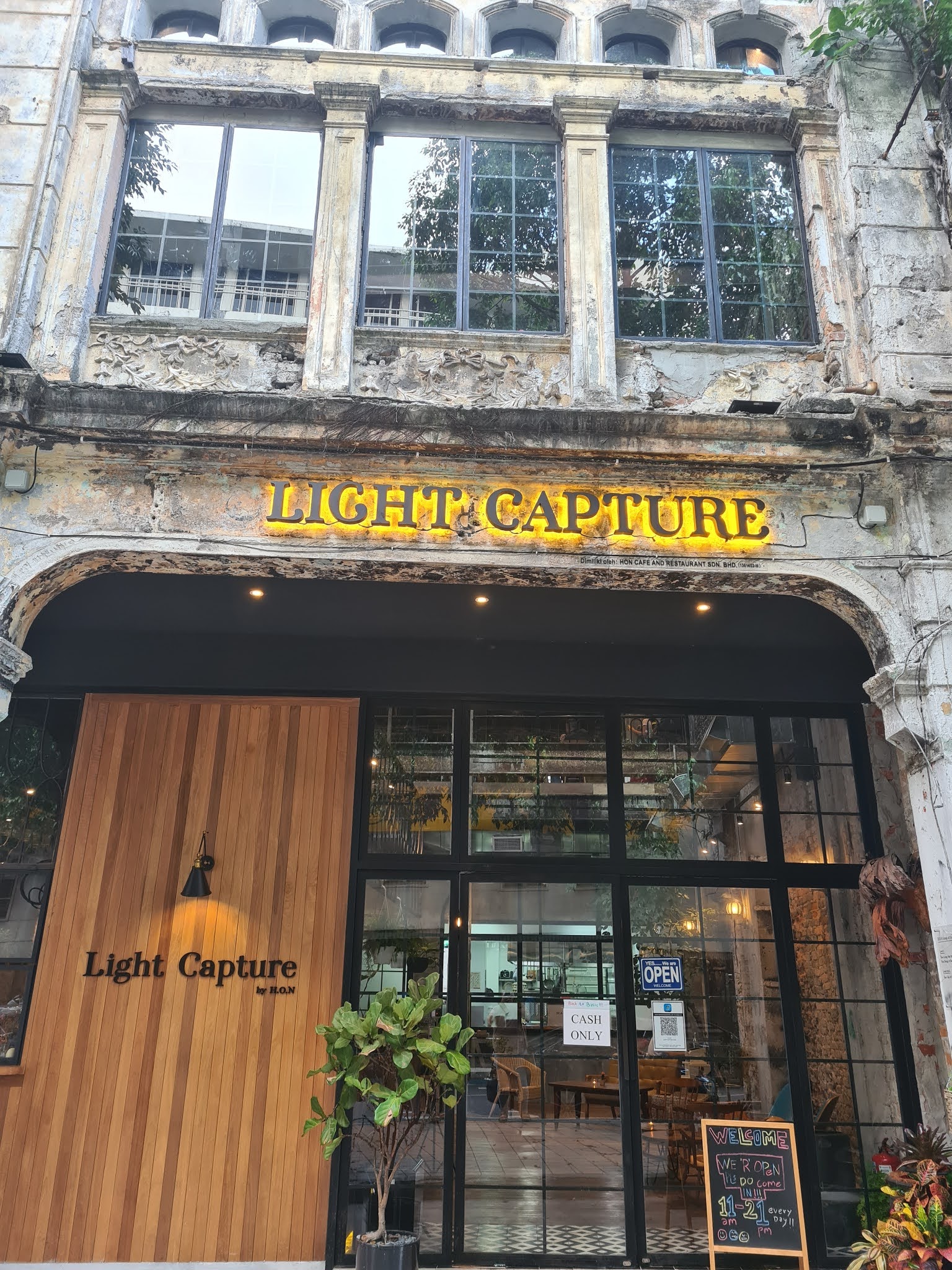 WANDERLUST DJ: Light Capture Cafe by HON, Kuala Lumpur