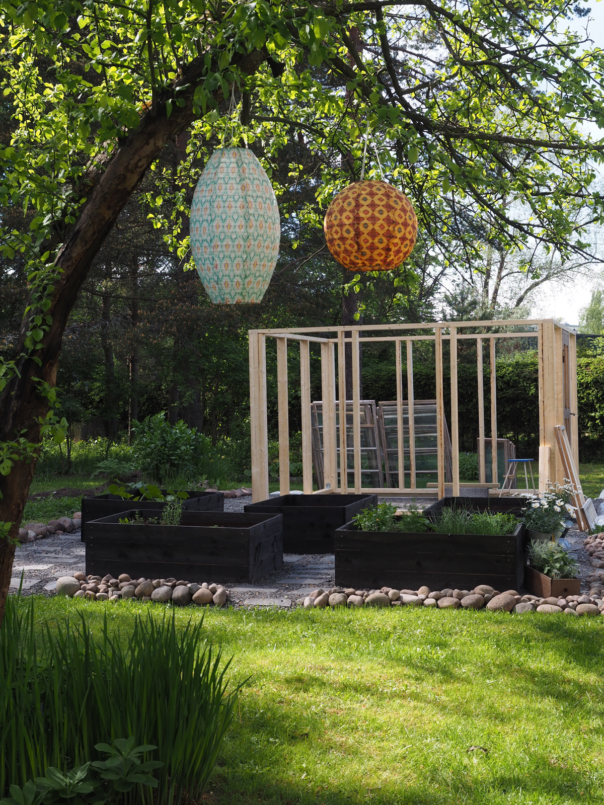 DIY - Kasvimaa viljelylaatikoihin — Keltainen kahvipannu