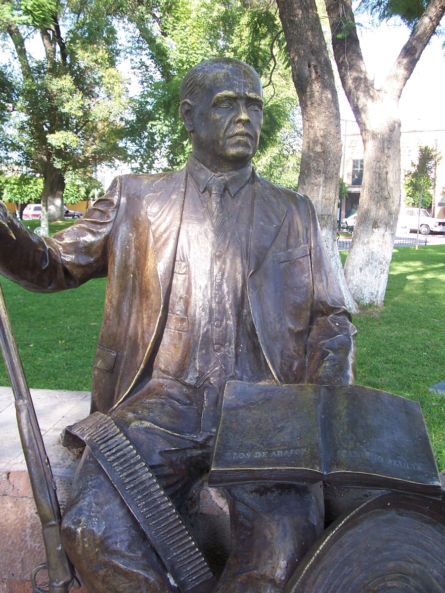 LAGOS DE MORENO: ESCULTURA DEL DOCTOR MARIANO AZUELA