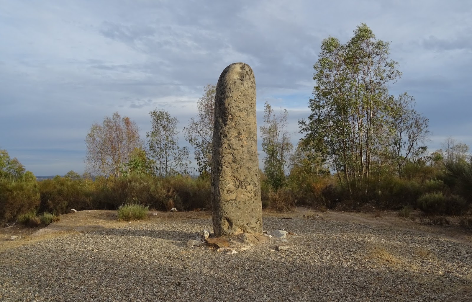 Extremadura: caminos de cultura.: Imagen del mes: Menhir del Cabezo, en ...