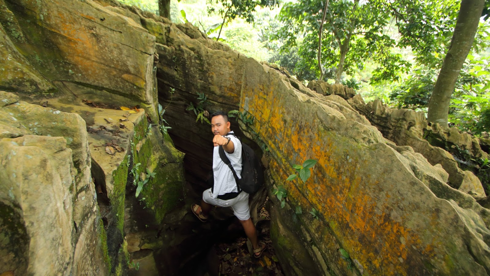 Hiking ceria ke Goa Agung Garunggang Geopark-Sentul, Bogor