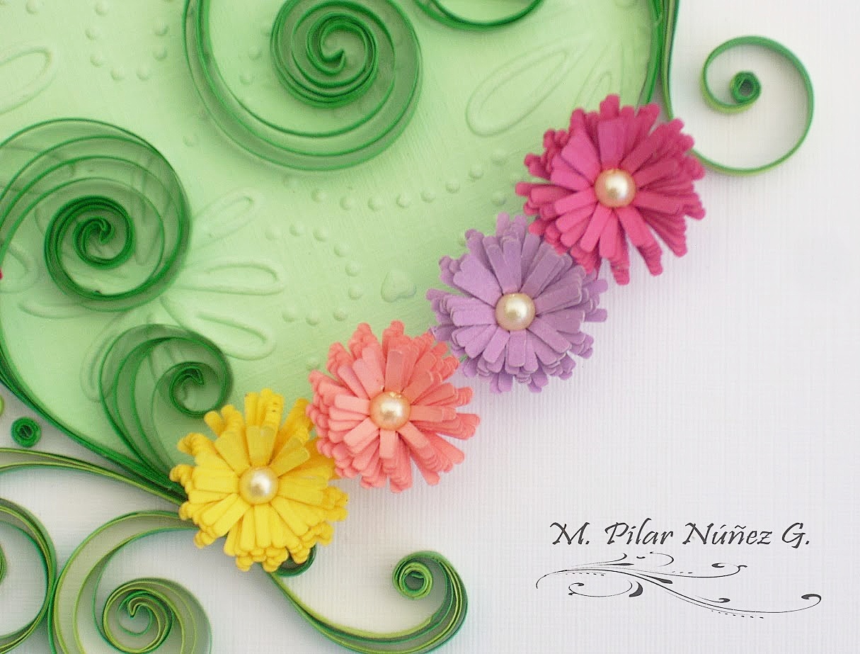 Corazón en filigrana de papel - Heart with quilled flowers (By Pily Núñez)