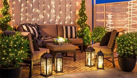 Holiday Decor for your Outdoor Space