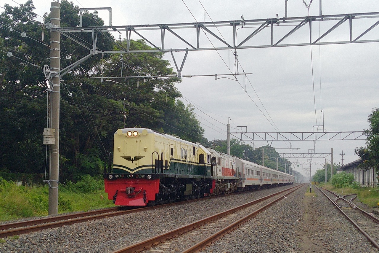 Foto: Lokomotif CC201 Dicat Bermotif Livery Vintage